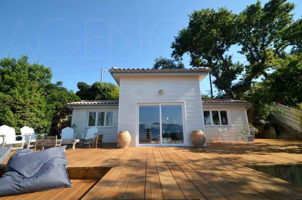 cabanon pieds dans l'eau à Giens , maison de bois , 3 chambre , accés ...